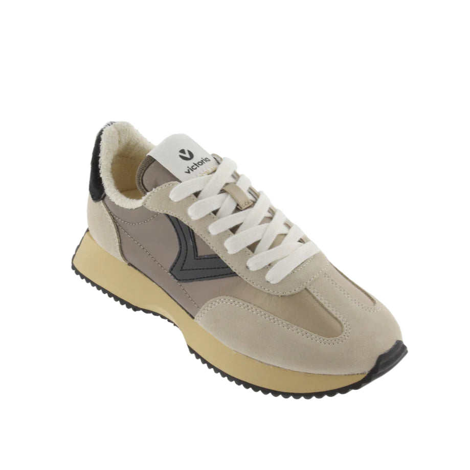 Victoria Cosmos Beige Sneaker – Amelia’s Apparel